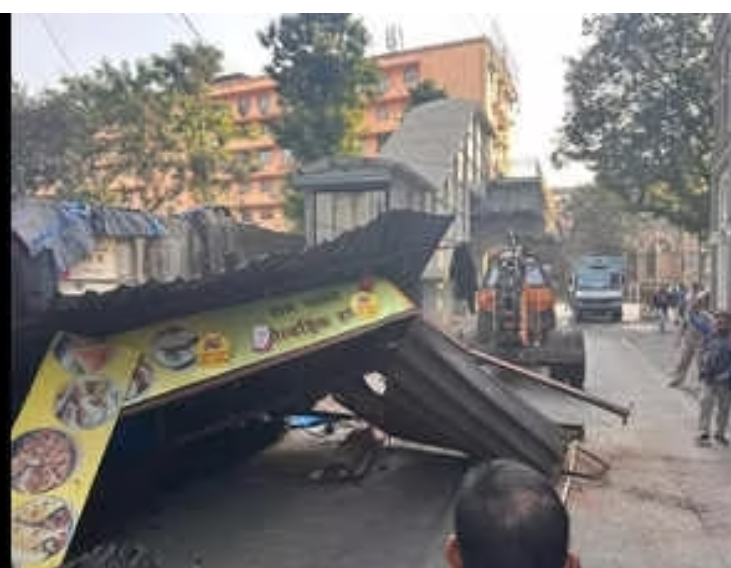BMC Demolishes Rambharose Stall Outside CSMT to Ease Pedestrian ... BMC Demolishes Rambharose Stall Outside CSMT to Ease Pedestrian ...