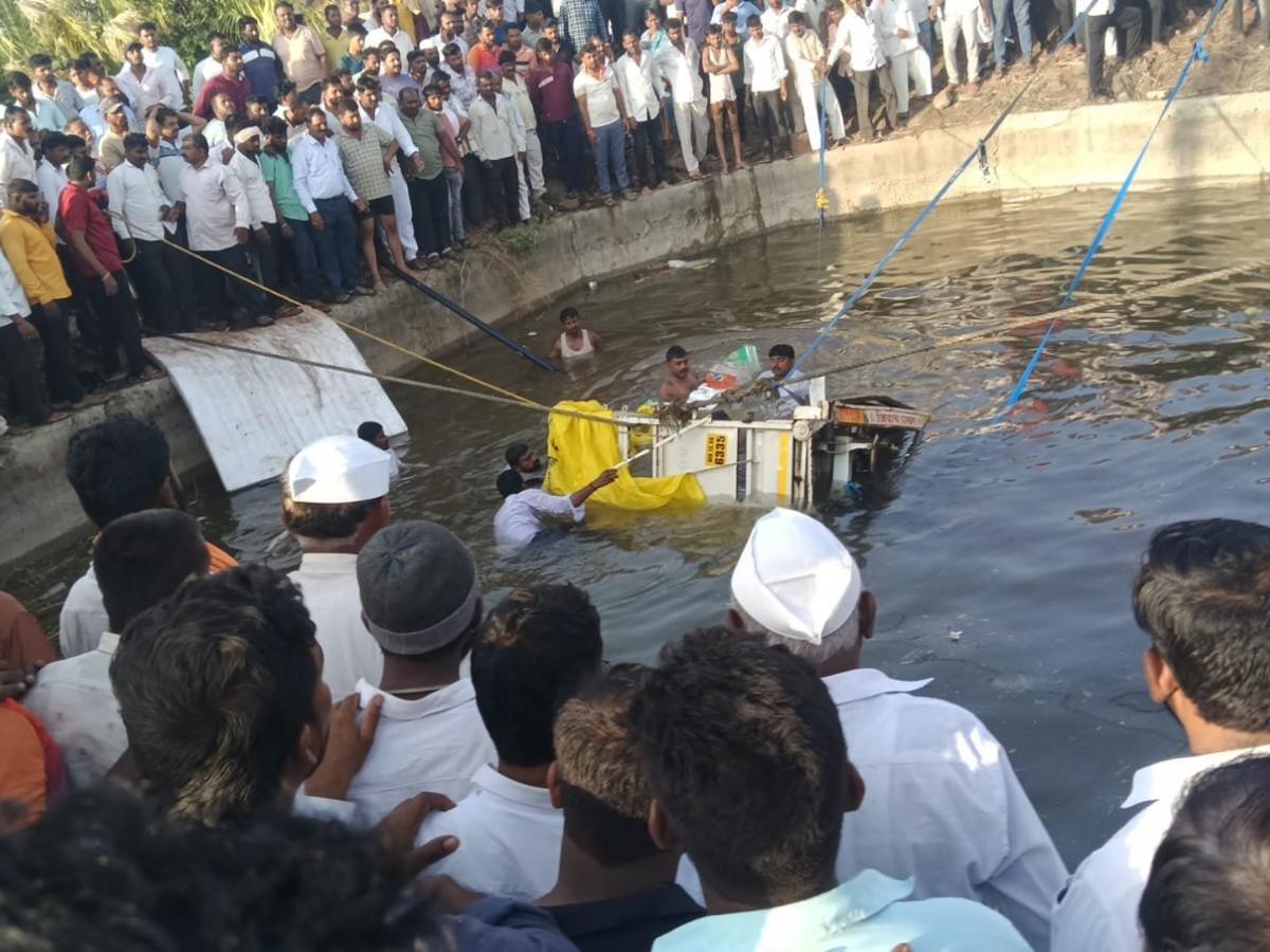 Solapur Accident: 14 Devotees Killed After Pickup Vehicle Falls Into ...