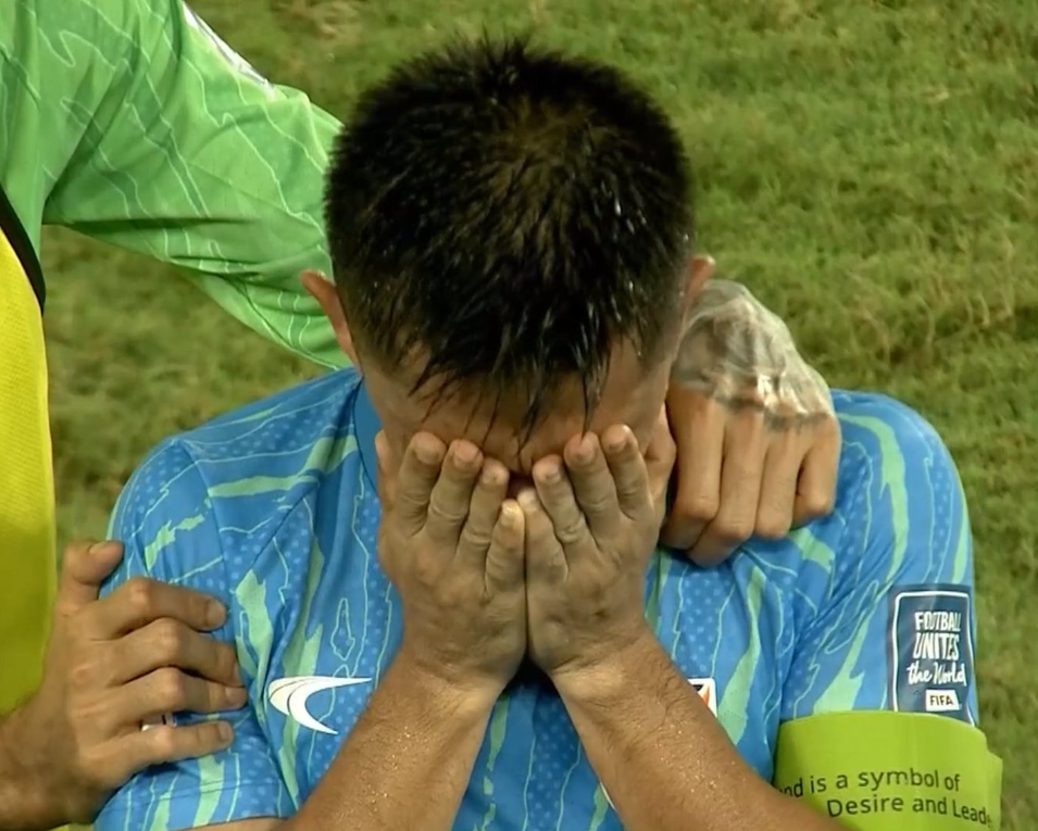 Sunil Chhetri Breaks Down in Tears, Receives Guard of Honour in ...