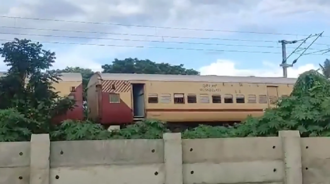 Karnataka: Talaguppa-Mysuru Express Coaches Detach on Tunga Bridge Near ...