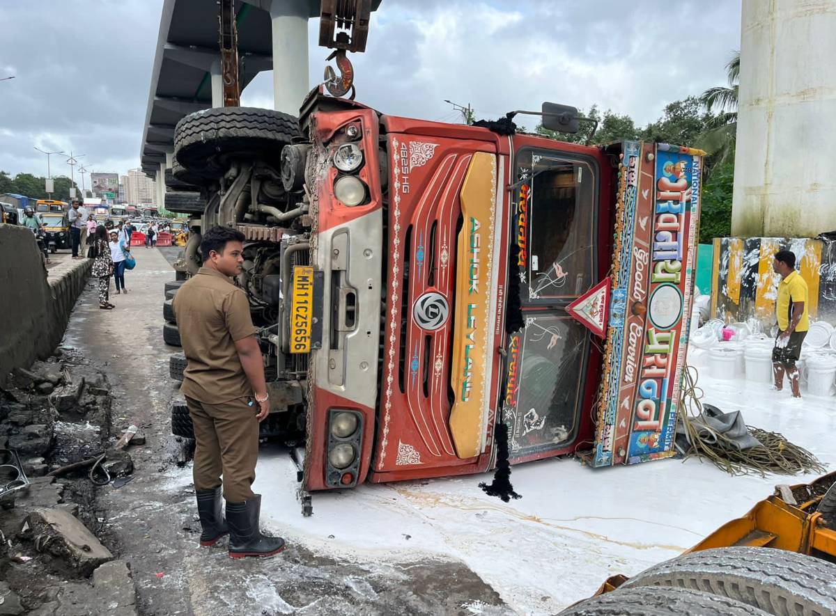 Thane Traffic Update: Vehicular Disruption on Ghodbunder Road as Truck Overturns on Patlipada ...