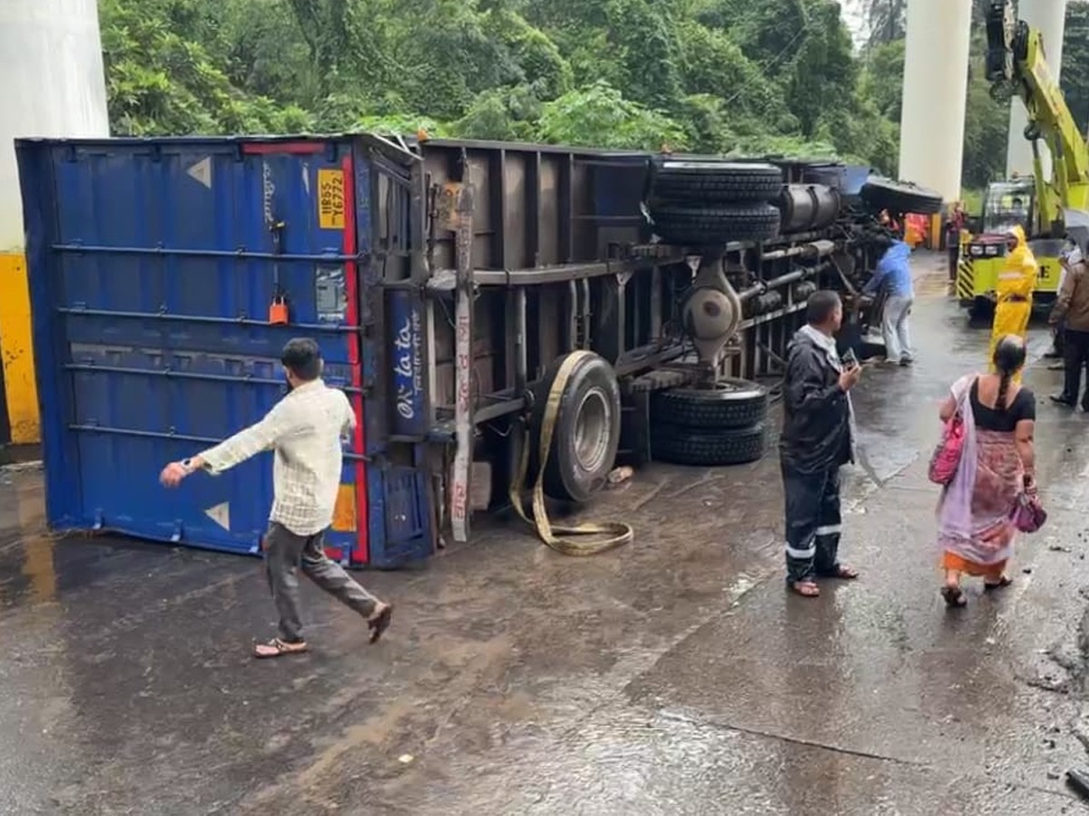Thane Accident: Container Truck Overturns on Ghodbunder Road, One ...