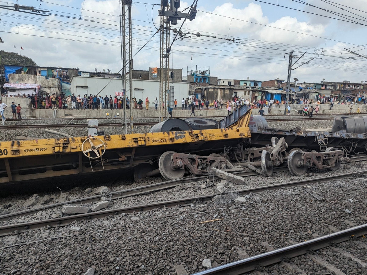 Mumbai Local Train Update: Surat Line Affected After Goods Train ...