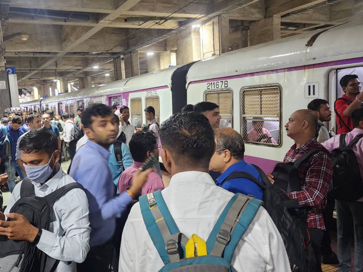 Mumbai Local Train Update: Trains in Harbour Line Running Slow Due to ...