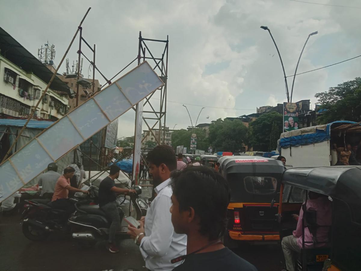 Thane: Iron Arch Collapses in Mumbra Injuring Four During Eid-e-Milad ...