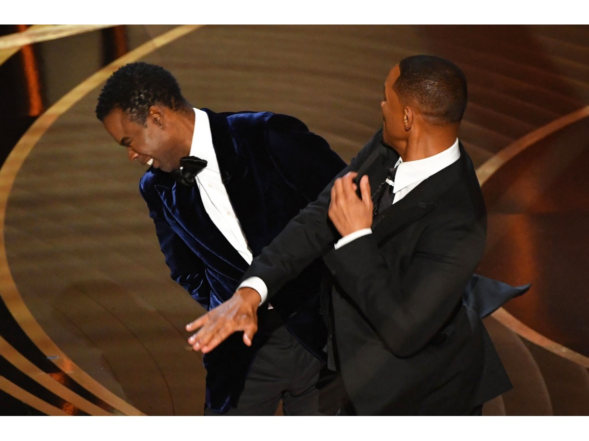 VIRAL VIDEO! Oscars 2022: Video of Will Smith slapping Chris Rock goes ...