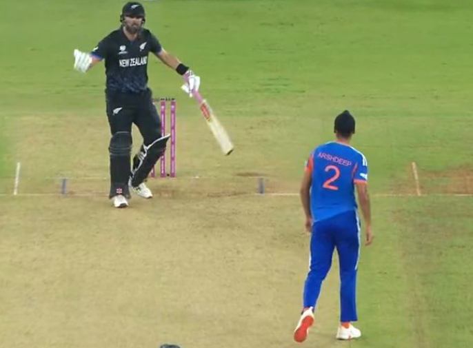 Arshdeep Singh, Daryl Mitchell Involved in Heated On-Field Moment ...