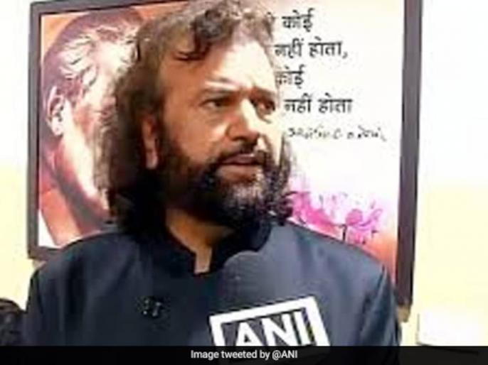 BJP MP Hans Raj Hans hands over ₹1L cheque to kin of Delhi teen killed ...