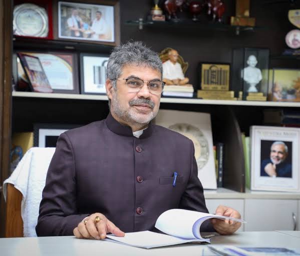 Maharashtra: Professor Rajneesh Kumar Shukla resigns from post of VC of ...