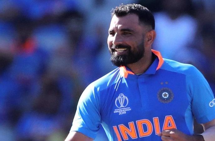 Watch Video! Mohammad Shami distributes fruits and food packets to ...