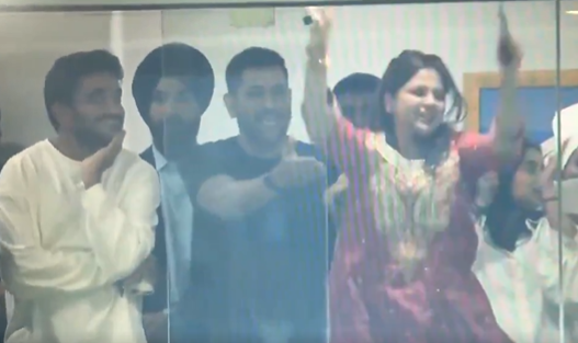 MS Dhoni’s Reaction to Sakshi’s Mistaken Wicket Celebration During IND ...
