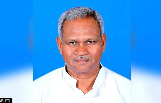 Odisha MLA Angada Kanhar Appears For Matric Exam Without Any Special odisha-mla-angada-kanhar-appears-for-matric-exam-without-any-special