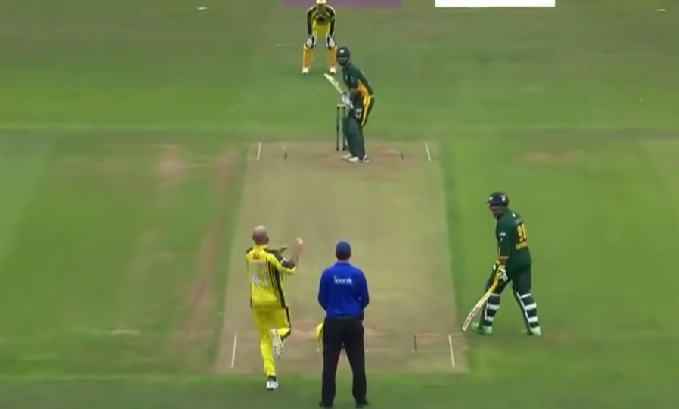 John Hastings Bowls 12 Wides and One No-Ball in Single Over Against Pakistan Champions in WCL ...