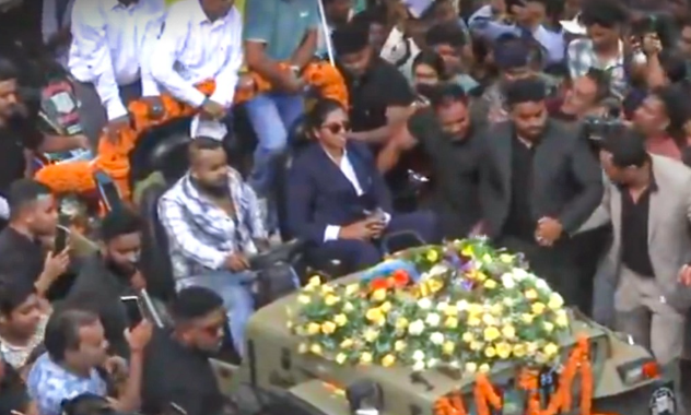 Richa Ghosh Gets Grand Welcome in Siliguri After World Cup Triumph ...