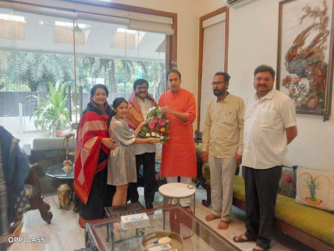 Nagpur: Shiv Sena MP Sanjay Raut meets former Home Minister Anil ...