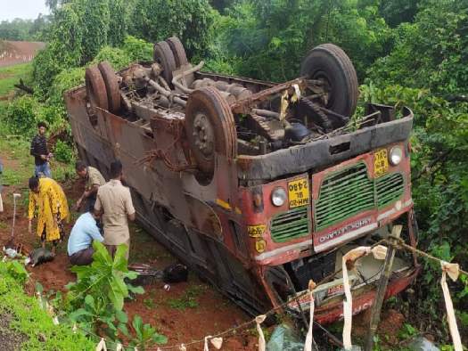 Ratnagiri: Nine passengers injured as MSRTC bus overturns on Ambadawe ...