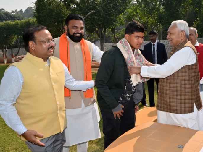 Vaibhav Suryavanshi, Youngest IPL Player, Meets Bihar CM Nitish Kumar ...