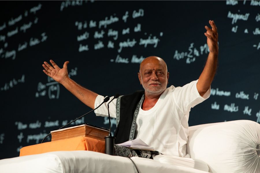 Morari Bapu calls on Indians to proudly embrace the Hindu identity at ...