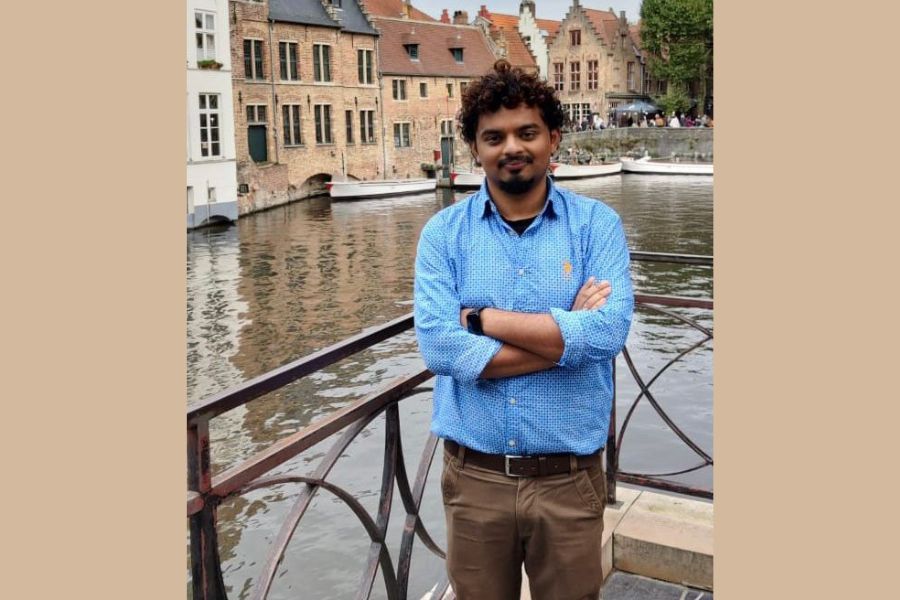 Aditya Prakash, Bollywood Actor and Writer shares his secret of a happy ...