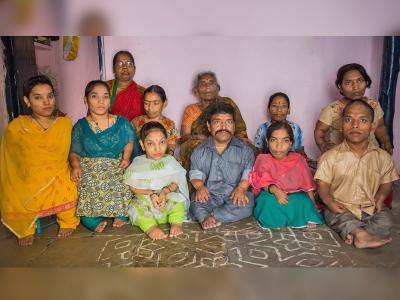 India'S Biggest Dwarf Family Lives In Hyderabad, See Pics Photos | इस ...