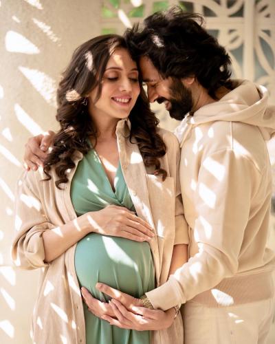 Ishqbaaz fame Nakuul Mehta wife Jankee Flaunts baby bump photos goes ...