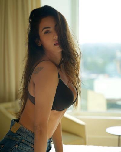 Sonal Chauhans Sizzling Photos In Black Lingerie Goes Viral