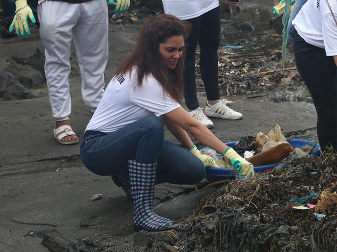 Esha Gupta Beach Cleaning Drive At Carter Road Bandra, See Photos | ईशा ...