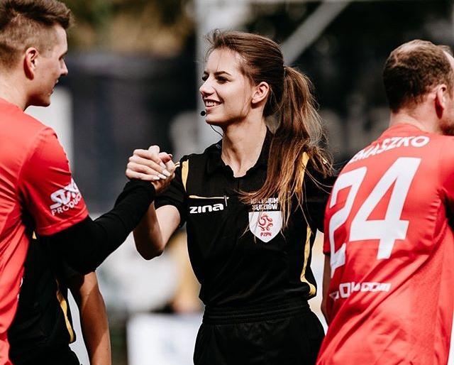 karolina bojar has won worlds sexy football referees award | कैरोलिना ...
