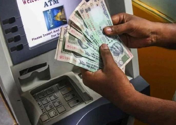 rbi committee recommends limiting atm cash withdrawals 5000 rupee | बस ...