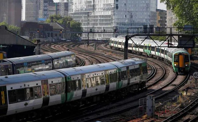 लंदन में 2 ट्रेन में टक्कर, ड्राइवर की मौत और 80 गंभीर घायल, देखिए वीडियो