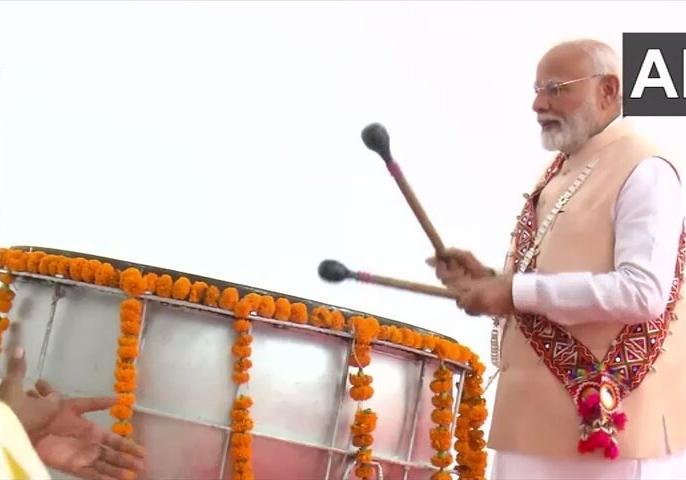 Jagdamba Mata Temple Poharadevi: पोहरादेवी मंदिर में पूजा अर्चना ...